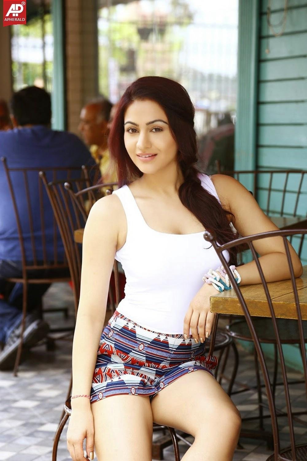 Aksha Pardasany - Biography, Age, Career, Family & More | Wikiunfold